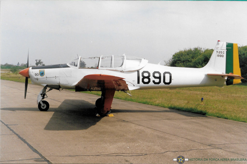Neiva T-25 Universal – História da Força Aérea Brasileira